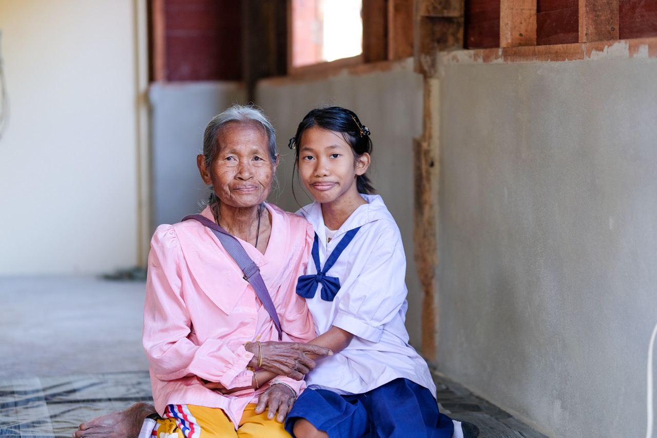 บ้านใหม่ หัวใจใหม่ : ชีวิตที่เปลี่ยนไปของย่ากับหลาน - World Vision Thailand