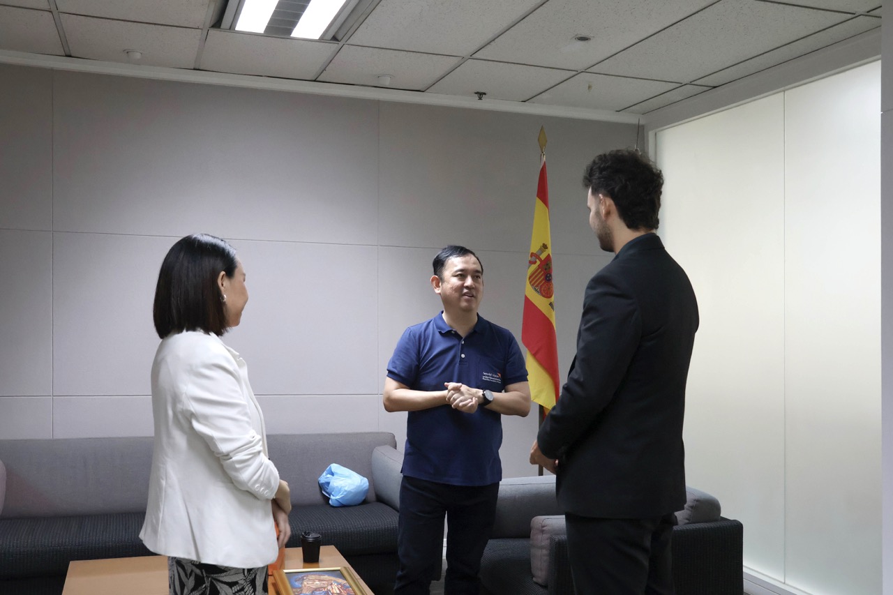 World Vision Foundation of Thailand Receives 102,000 Baht Donation from ...